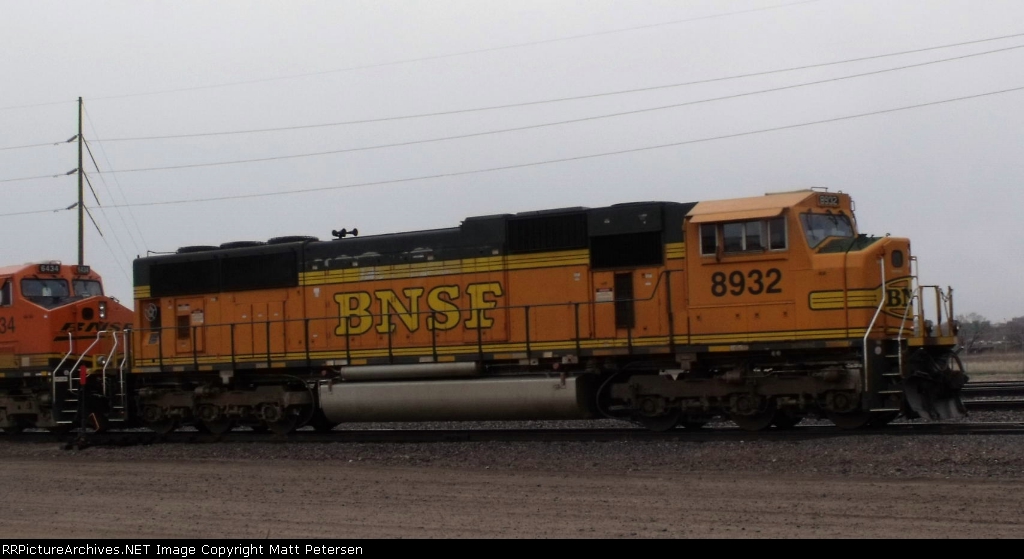 BNSF 8932